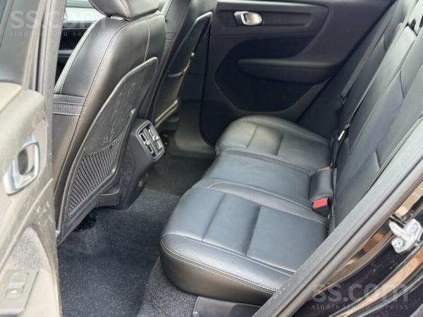 Brown Volvo XC70 2008 in Riga, with an engine capacity of 2.40 L and mileage of 440 thousand km for 3500 €, photo 6 on AUTOMOTO.COM.LV