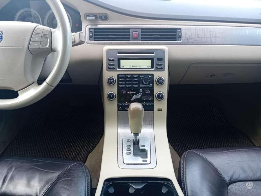 Brūns Volvo XC70 2008 Viļņa, ar dzinēja tilpumu 2.40 L un nobraukumu 326 tūkst. km par 5500 €, foto 10 vietnē AUTOMOTO.COM.LV
