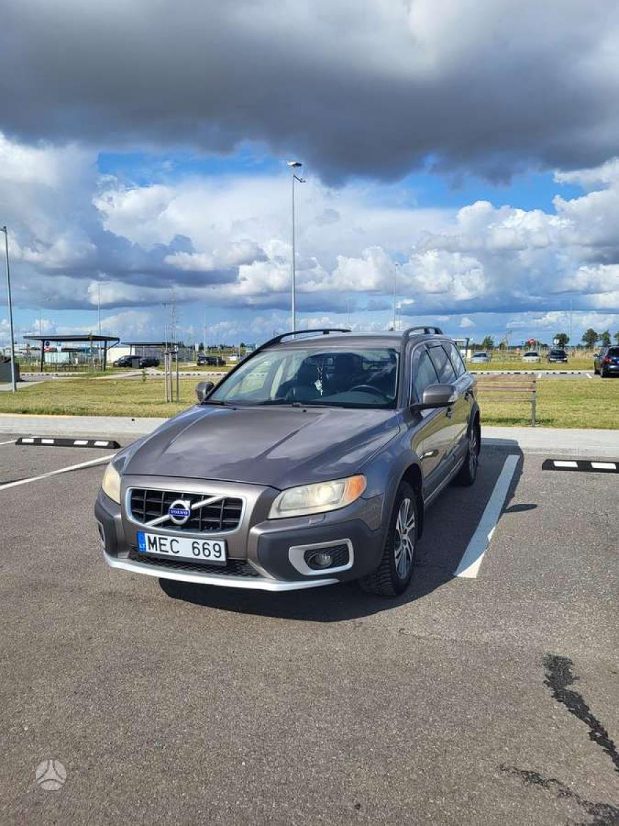Brown Volvo XC70 2008 in Marijampole, with an engine capacity of 2.40 L and mileage of 475 thousand km for 4000 €, photo 1 on AUTOMOTO.COM.LV