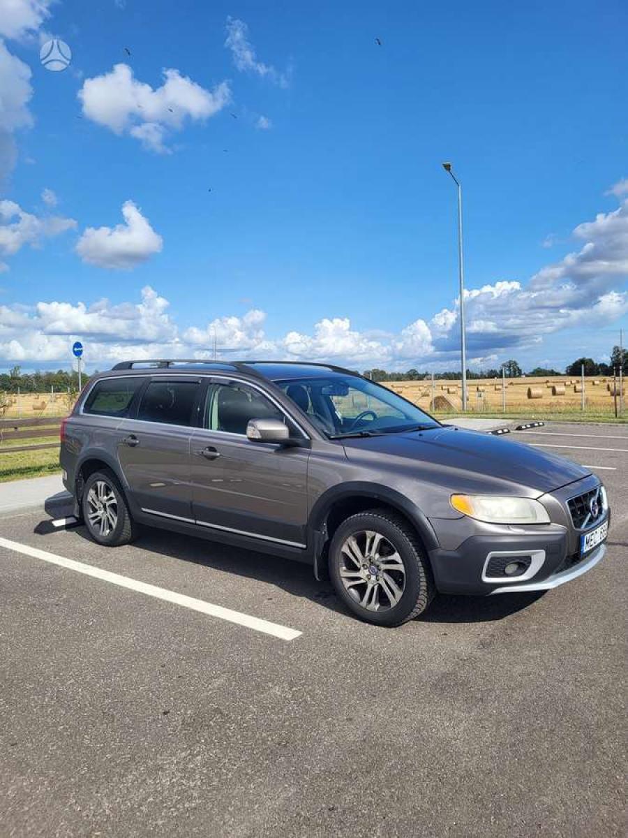 Brown Volvo XC70 2008 in Marijampole, with an engine capacity of 2.40 L and mileage of 475 thousand km for 4000 €, photo 3 on AUTOMOTO.COM.LV