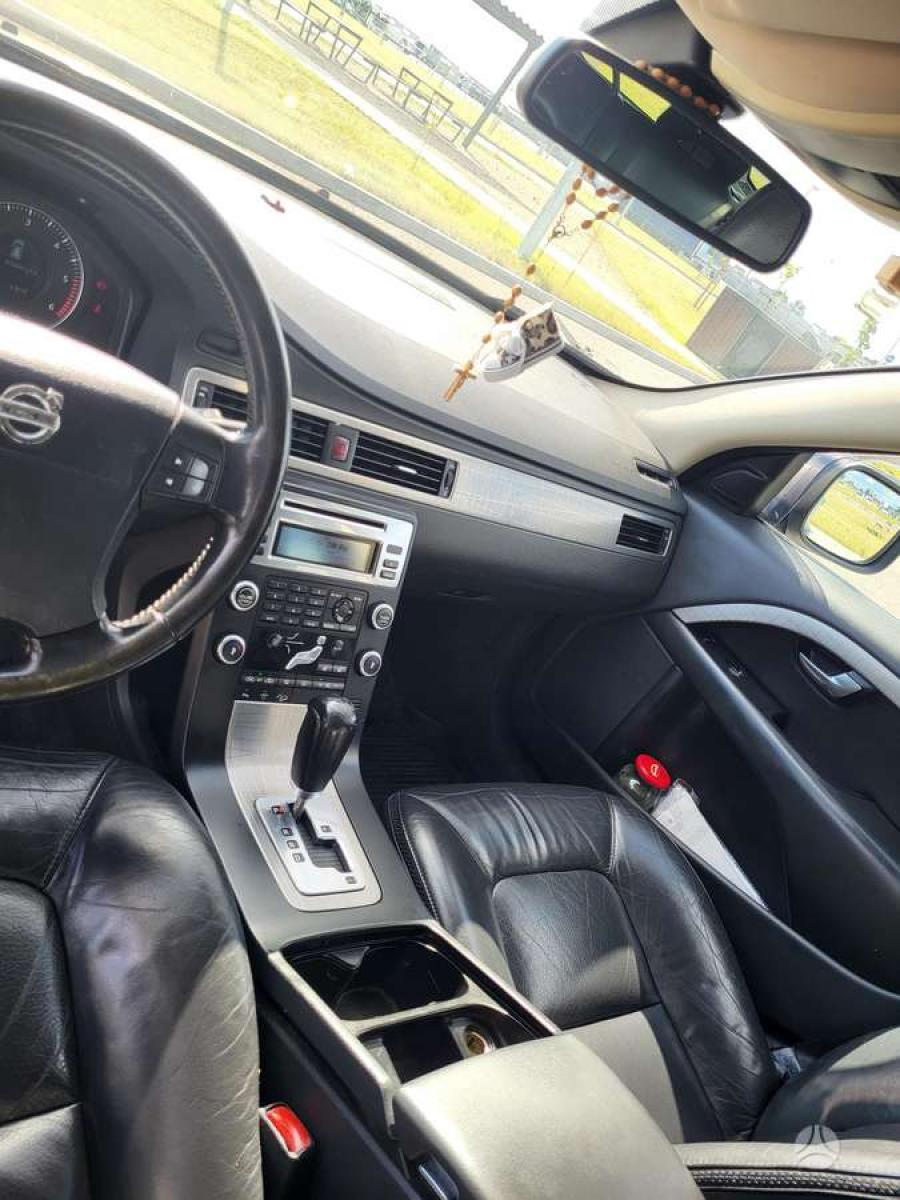 Brown Volvo XC70 2008 in Marijampole, with an engine capacity of 2.40 L and mileage of 475 thousand km for 4000 €, photo 6 on AUTOMOTO.COM.LV