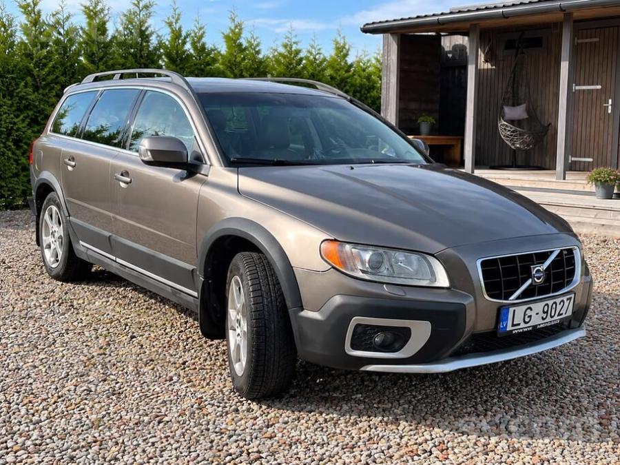 Brown Volvo XC70 2008 in Riga, with an engine capacity of 2.40 L and mileage of 0 thousand km for 3500 €, photo 1 on AUTOMOTO.COM.LV