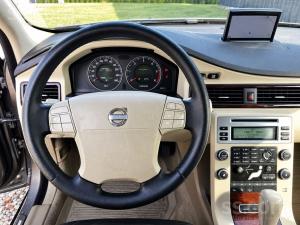 Brown Volvo XC70 2008 in Riga, with an engine capacity of 2.40 L and mileage of 0 thousand km for 3500 €, photo 8 on AUTOMOTO.COM.LV
