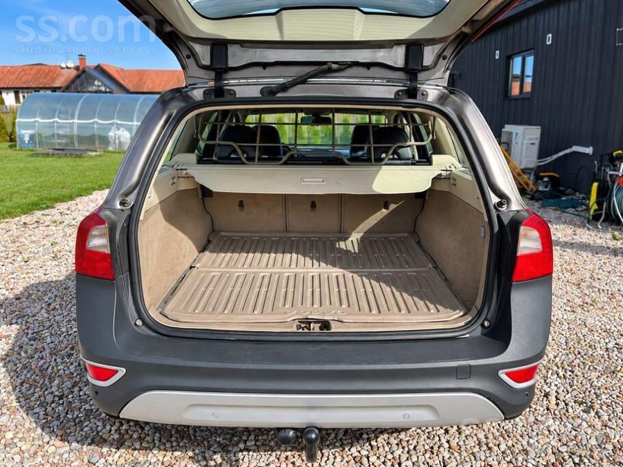 Brown Volvo XC70 2008 in Riga, with an engine capacity of 2.40 L and mileage of 0 thousand km for 3500 €, photo 11 on AUTOMOTO.COM.LV