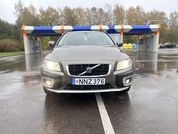 Brūns Volvo XC70 2008 Šalčininkai, ar dzinēja tilpumu 2.40 L un nobraukumu 330 tūkst. km par 5800 €, foto 1 vietnē AUTOMOTO.COM.LV