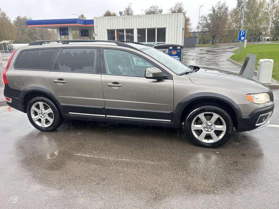 Brūns Volvo XC70 2008 Šalčininkai, ar dzinēja tilpumu 2.40 L un nobraukumu 330 tūkst. km par 5800 €, foto 4 vietnē AUTOMOTO.COM.LV