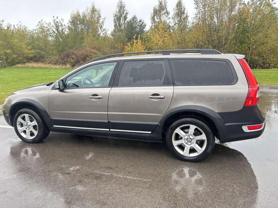 Brūns Volvo XC70 2008 Šalčininkai, ar dzinēja tilpumu 2.40 L un nobraukumu 330 tūkst. km par 5800 €, foto 5 vietnē AUTOMOTO.COM.LV
