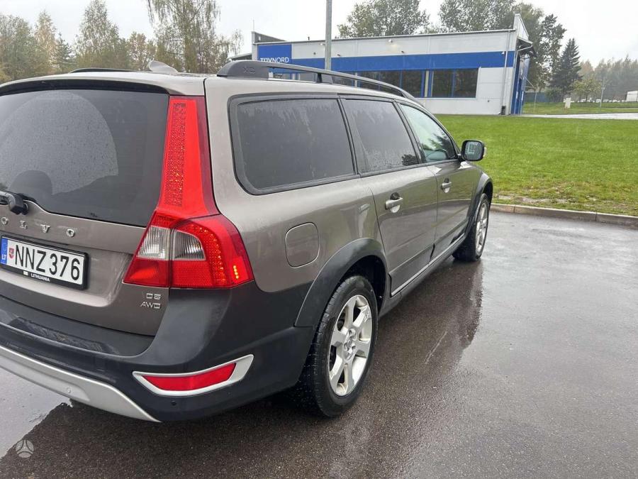 Brūns Volvo XC70 2008 Šalčininkai, ar dzinēja tilpumu 2.40 L un nobraukumu 330 tūkst. km par 5800 €, foto 7 vietnē AUTOMOTO.COM.LV