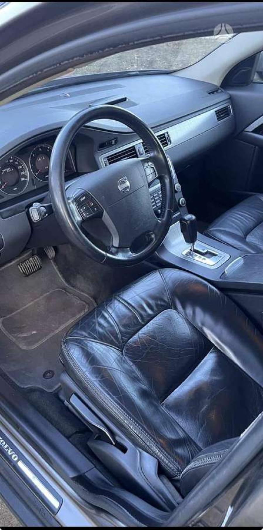 Brūns Volvo XC70 2008 Šalčininkai, ar dzinēja tilpumu 2.40 L un nobraukumu 330 tūkst. km par 5800 €, foto 13 vietnē AUTOMOTO.COM.LV