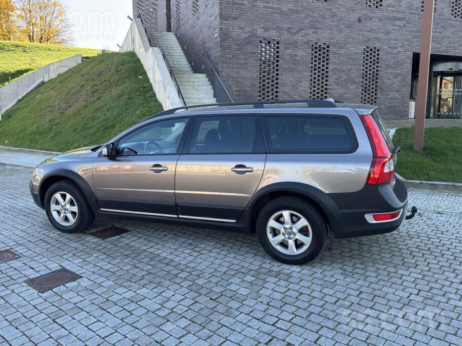 Brown Volvo XC70 2008 in Rezekne, with an engine capacity of 2.40 L and mileage of 0 thousand km for 6500 €, photo 9 on AUTOMOTO.COM.LV