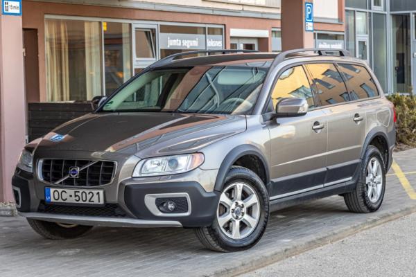 Brown Volvo XC70 2009 in Jelgava, with an engine capacity of 2.40 L and mileage of 366 thousand km for 6590 €, photo 11 on AUTOMOTO.COM.LV