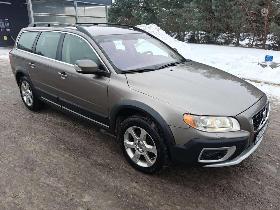 Brūns Volvo XC70 2009 Prienai, ar dzinēja tilpumu 2.40 L un nobraukumu 350 tūkst. km par 4650 €, foto 3 vietnē AUTOMOTO.COM.LV