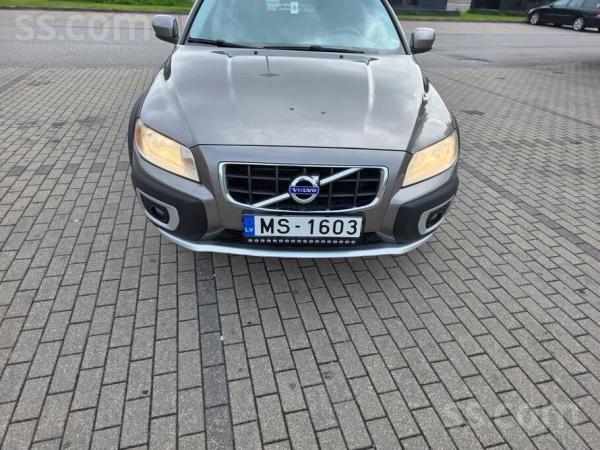 Brown Volvo XC70 2009 in Riga, with an engine capacity of 2.40 L and mileage of 324 thousand km for 3950 €, photo 3 on AUTOMOTO.COM.LV