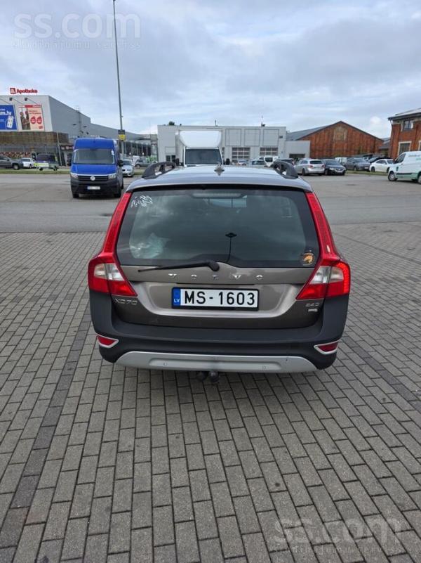 Brown Volvo XC70 2009 in Riga, with an engine capacity of 2.40 L and mileage of 324 thousand km for 3950 €, photo 4 on AUTOMOTO.COM.LV