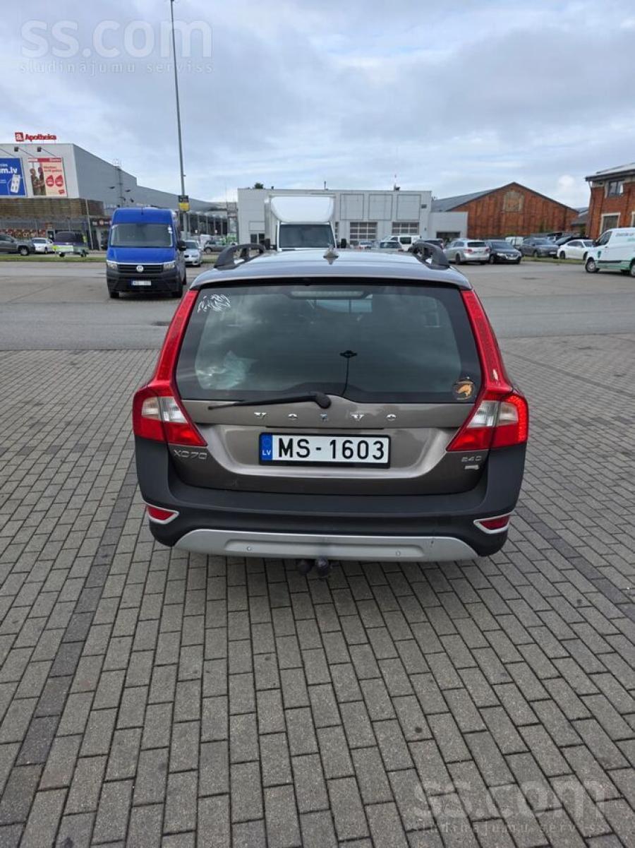 Brūns Volvo XC70 2009 Rīga, ar dzinēja tilpumu 2.40 L un nobraukumu 324 tūkst. km par 3950 €, foto 5 vietnē AUTOMOTO.COM.LV