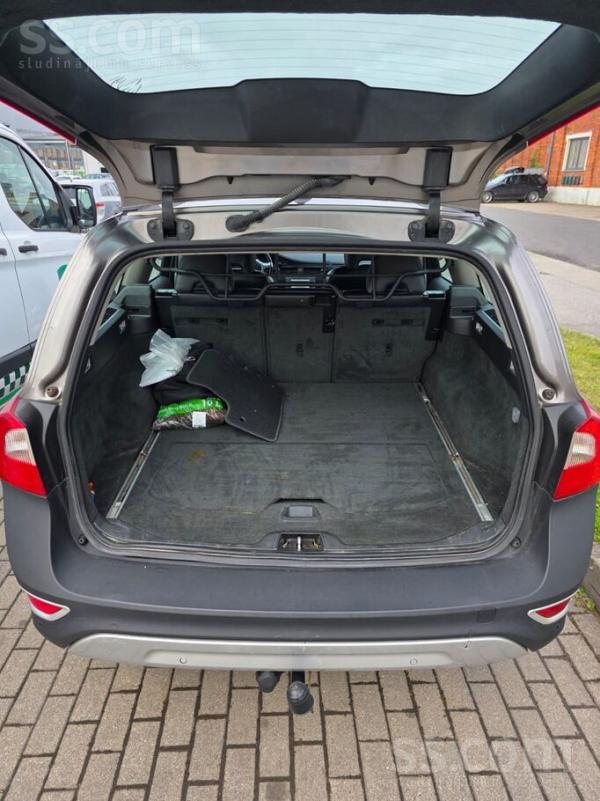 Brown Volvo XC70 2009 in Riga, with an engine capacity of 2.40 L and mileage of 324 thousand km for 3950 €, photo 5 on AUTOMOTO.COM.LV