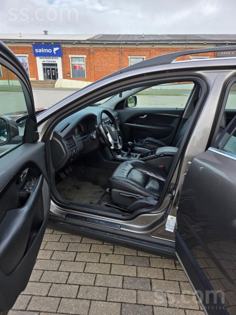 Brūns Volvo XC70 2009 Rīga, ar dzinēja tilpumu 2.40 L un nobraukumu 324 tūkst. km par 3950 €, foto 11 vietnē AUTOMOTO.COM.LV