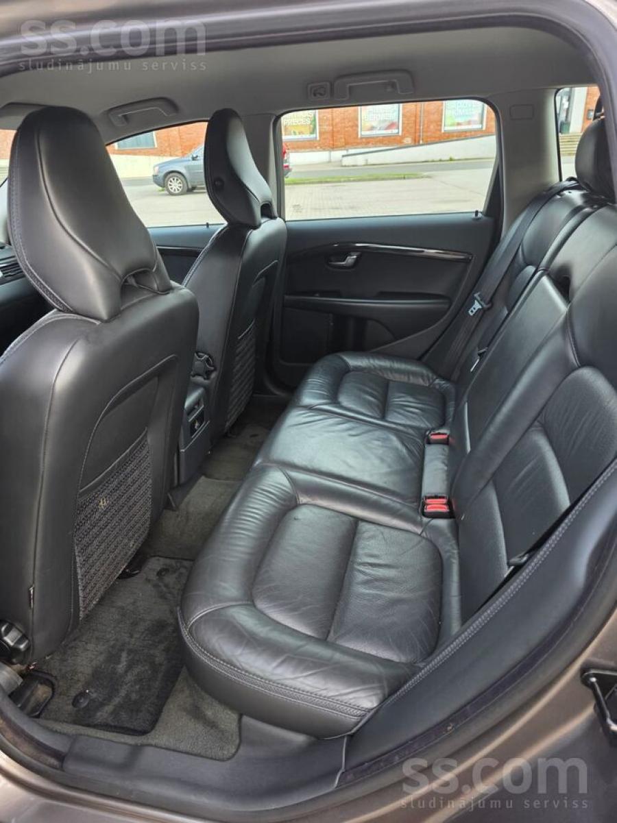 Brūns Volvo XC70 2009 Rīga, ar dzinēja tilpumu 2.40 L un nobraukumu 324 tūkst. km par 3950 €, foto 12 vietnē AUTOMOTO.COM.LV