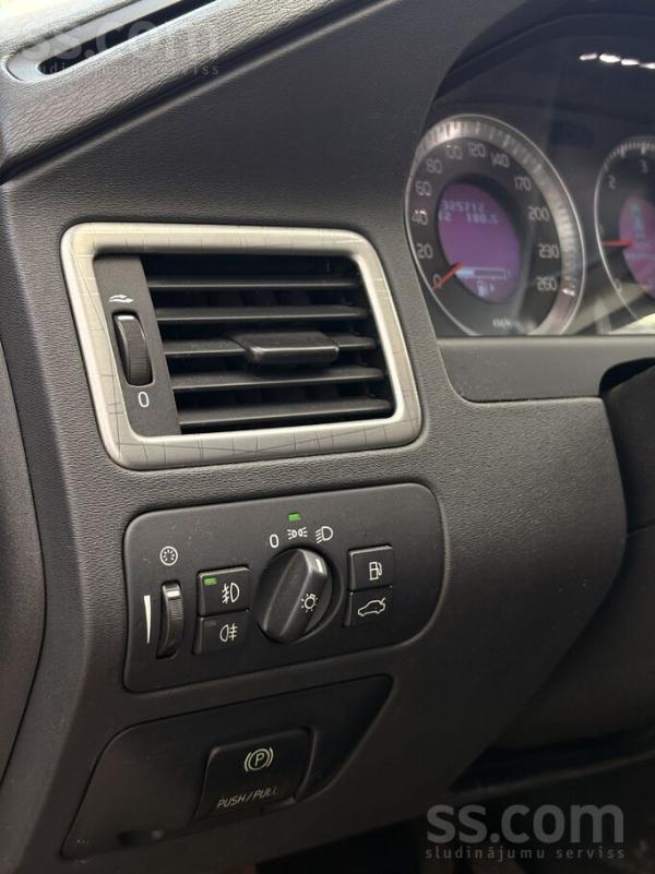 Brūns Volvo XC70 2009 Dobele, ar dzinēja tilpumu 2.40 L un nobraukumu 326 tūkst. km par 6500 €, foto 9 vietnē AUTOMOTO.COM.LV