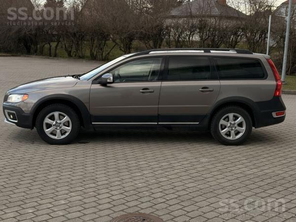 Brown Volvo XC70 2009 in Dobele, with an engine capacity of 2.40 L and mileage of 326 thousand km for 6500 €, photo 4 on AUTOMOTO.COM.LV