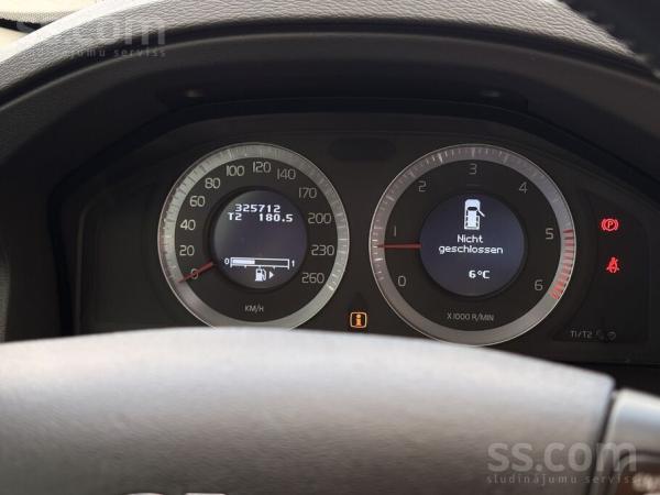 Brown Volvo XC70 2009 in Dobele, with an engine capacity of 2.40 L and mileage of 326 thousand km for 6500 €, photo 8 on AUTOMOTO.COM.LV