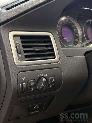 Brūns Volvo XC70 2009 Dobele, ar dzinēja tilpumu 2.40 L un nobraukumu 326 tūkst. km par 6500 €, foto 10 vietnē AUTOMOTO.COM.LV