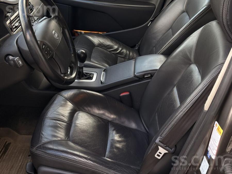 Brūns Volvo XC70 2009 Dobele, ar dzinēja tilpumu 2.40 L un nobraukumu 326 tūkst. km par 6500 €, foto 12 vietnē AUTOMOTO.COM.LV