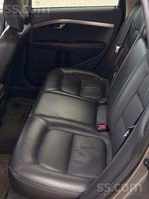 Brūns Volvo XC70 2009 Dobele, ar dzinēja tilpumu 2.40 L un nobraukumu 326 tūkst. km par 6500 €, foto 13 vietnē AUTOMOTO.COM.LV