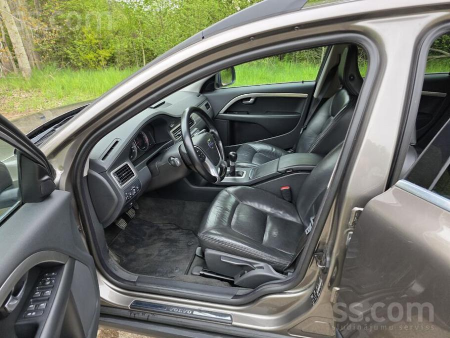 Brūns Volvo XC70 2009 Tukums, ar dzinēja tilpumu 2.40 L un nobraukumu 305 tūkst. km par 6000 €, foto 13 vietnē AUTOMOTO.COM.LV