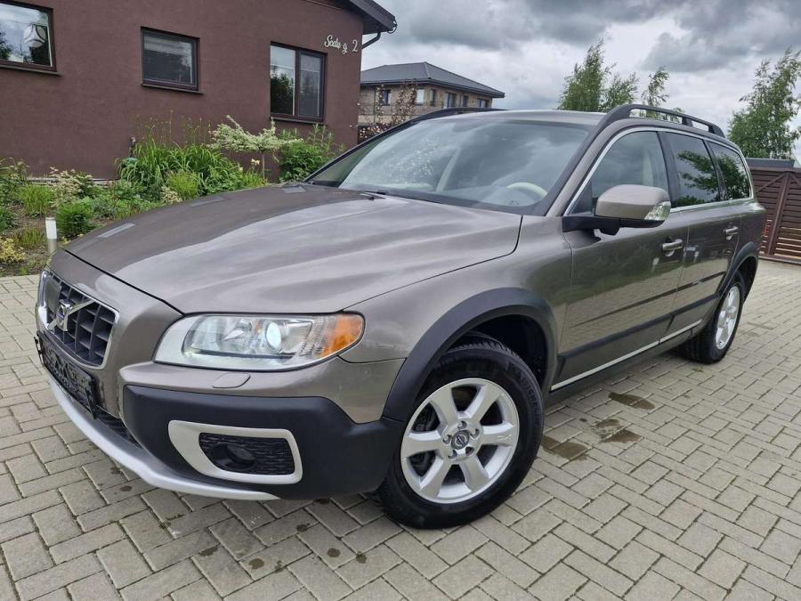 Brown Volvo XC70 2009 in Vilnius, with an engine capacity of 2.40 L and mileage of 281 thousand km for 6950 €, photo 1 on AUTOMOTO.COM.LV