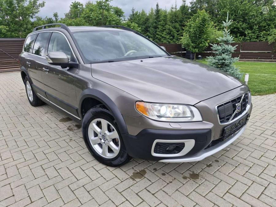Brown Volvo XC70 2009 in Vilnius, with an engine capacity of 2.40 L and mileage of 281 thousand km for 6950 €, photo 6 on AUTOMOTO.COM.LV