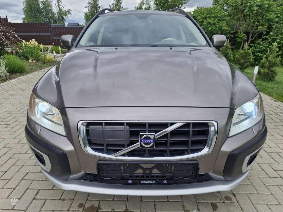 Brown Volvo XC70 2009 in Vilnius, with an engine capacity of 2.40 L and mileage of 281 thousand km for 6950 €, photo 7 on AUTOMOTO.COM.LV