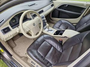 Brown Volvo XC70 2009 in Vilnius, with an engine capacity of 2.40 L and mileage of 281 thousand km for 6950 €, photo 8 on AUTOMOTO.COM.LV