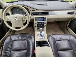 Brown Volvo XC70 2009 in Vilnius, with an engine capacity of 2.40 L and mileage of 281 thousand km for 6950 €, photo 11 on AUTOMOTO.COM.LV