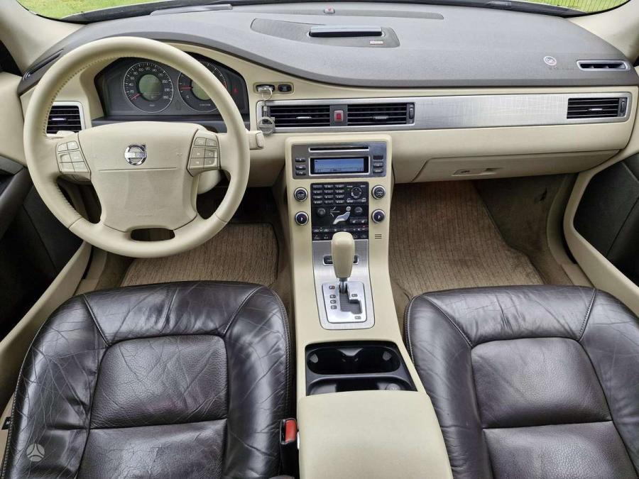 Brown Volvo XC70 2009 in Vilnius, with an engine capacity of 2.40 L and mileage of 281 thousand km for 6950 €, photo 11 on AUTOMOTO.COM.LV