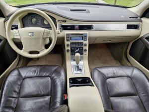 Brown Volvo XC70 2009 in Vilnius, with an engine capacity of 2.40 L and mileage of 281 thousand km for 6950 €, photo 12 on AUTOMOTO.COM.LV
