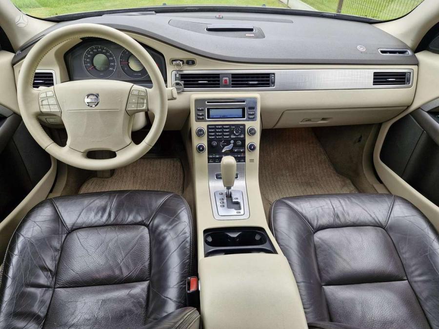 Brown Volvo XC70 2009 in Vilnius, with an engine capacity of 2.40 L and mileage of 281 thousand km for 6950 €, photo 12 on AUTOMOTO.COM.LV