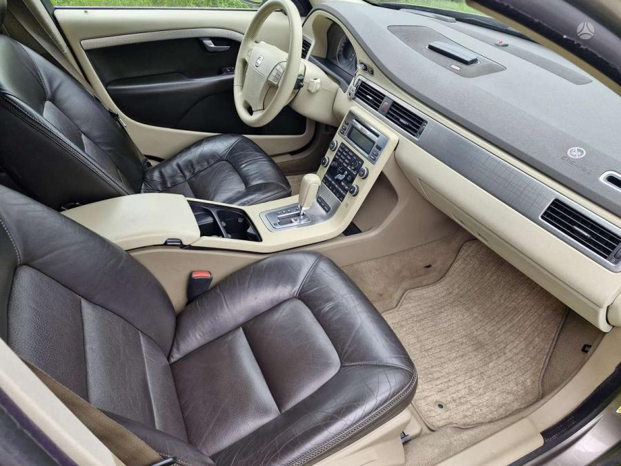 Brown Volvo XC70 2009 in Vilnius, with an engine capacity of 2.40 L and mileage of 281 thousand km for 6950 €, photo 13 on AUTOMOTO.COM.LV