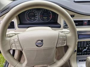 Brown Volvo XC70 2009 in Vilnius, with an engine capacity of 2.40 L and mileage of 281 thousand km for 6950 €, photo 15 on AUTOMOTO.COM.LV