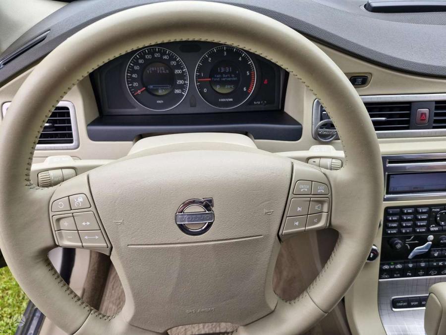 Brown Volvo XC70 2009 in Vilnius, with an engine capacity of 2.40 L and mileage of 281 thousand km for 6950 €, photo 15 on AUTOMOTO.COM.LV