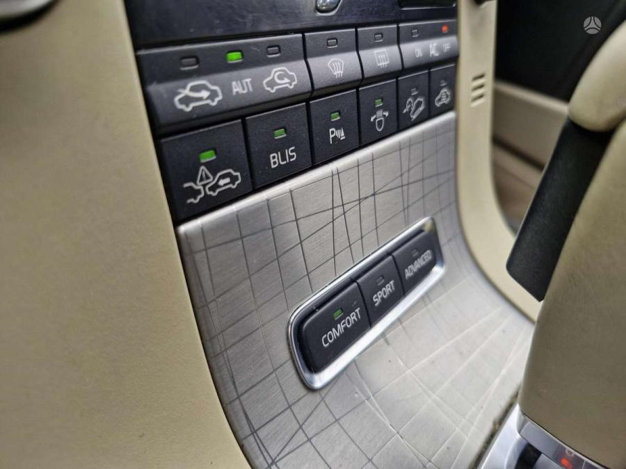 Brown Volvo XC70 2009 in Vilnius, with an engine capacity of 2.40 L and mileage of 281 thousand km for 6950 €, photo 16 on AUTOMOTO.COM.LV