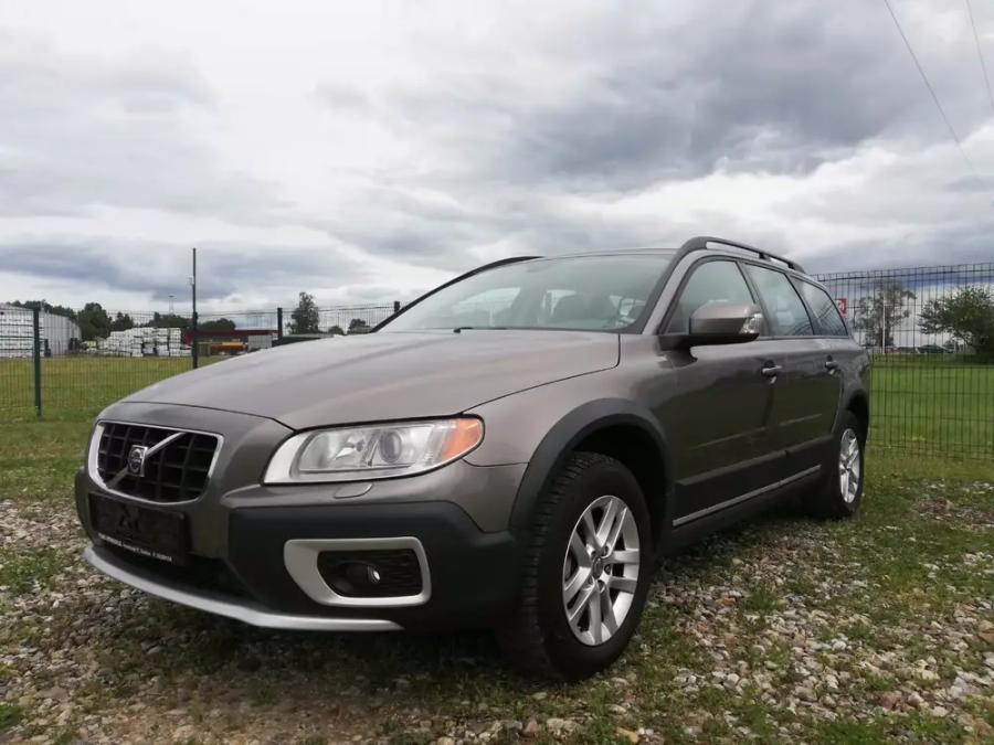 Brown Volvo XC70 2009 in Saldus, with an engine capacity of 2.40 L and mileage of 261 thousand km for 7900 €, photo 1 on AUTOMOTO.COM.LV