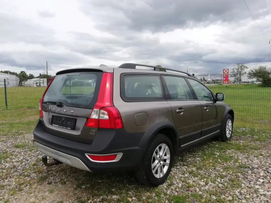 Brown Volvo XC70 2009 in Saldus, with an engine capacity of 2.40 L and mileage of 261 thousand km for 7900 €, photo 3 on AUTOMOTO.COM.LV