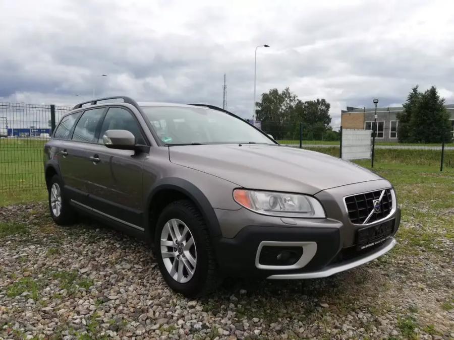 Brown Volvo XC70 2009 in Saldus, with an engine capacity of 2.40 L and mileage of 261 thousand km for 7900 €, photo 4 on AUTOMOTO.COM.LV