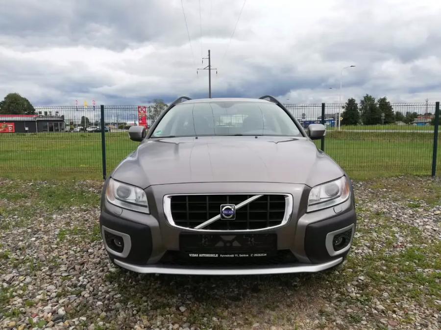 Brown Volvo XC70 2009 in Saldus, with an engine capacity of 2.40 L and mileage of 261 thousand km for 7900 €, photo 6 on AUTOMOTO.COM.LV