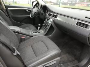 Brown Volvo XC70 2009 in Saldus, with an engine capacity of 2.40 L and mileage of 261 thousand km for 7900 €, photo 9 on AUTOMOTO.COM.LV