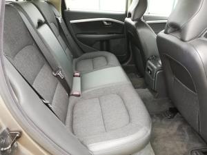 Brown Volvo XC70 2009 in Saldus, with an engine capacity of 2.40 L and mileage of 261 thousand km for 7900 €, photo 10 on AUTOMOTO.COM.LV
