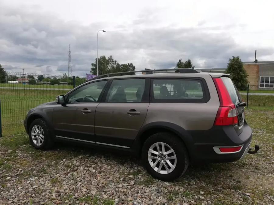 Brown Volvo XC70 2009 in Saldus, with an engine capacity of 2.40 L and mileage of 261 thousand km for 7900 €, photo 14 on AUTOMOTO.COM.LV