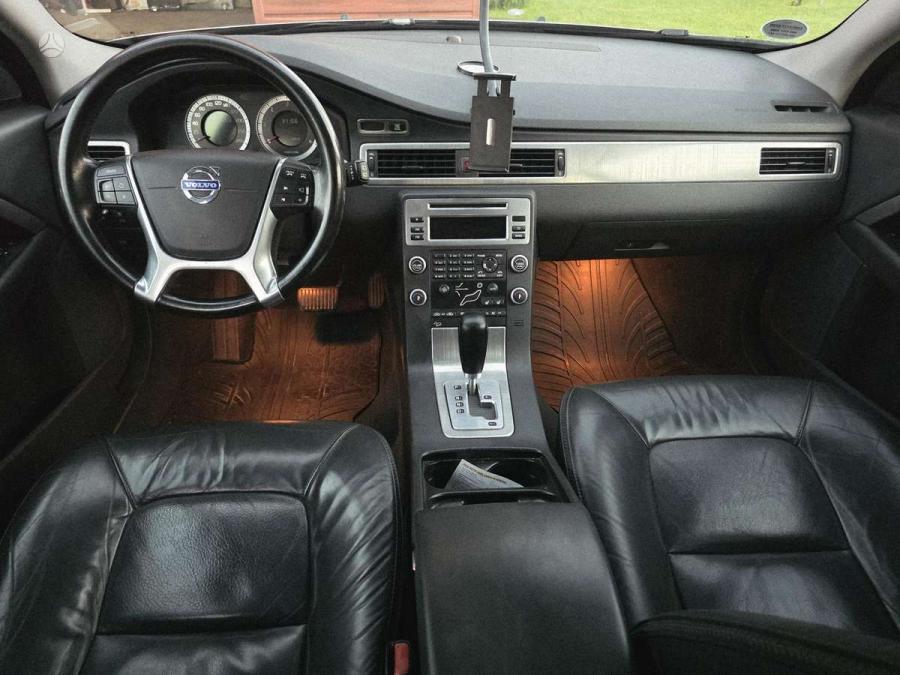 Brūns Volvo XC70 2009 Viļņa, ar dzinēja tilpumu 2.40 L un nobraukumu 356 tūkst. km par 6500 €, foto 13 vietnē AUTOMOTO.COM.LV