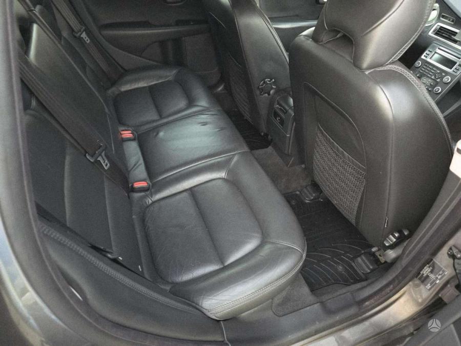 Brūns Volvo XC70 2009 Viļņa, ar dzinēja tilpumu 2.40 L un nobraukumu 356 tūkst. km par 6500 €, foto 15 vietnē AUTOMOTO.COM.LV